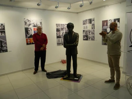 "VORHOL - POLAROIDI, PORTRETI" Otvorena izložba povodom 35-godišnjice ...