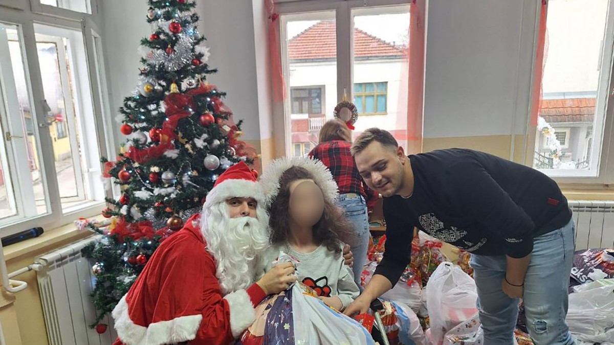 Influenser Nenad i ove godine deli paketiće deci širom Srbije ...