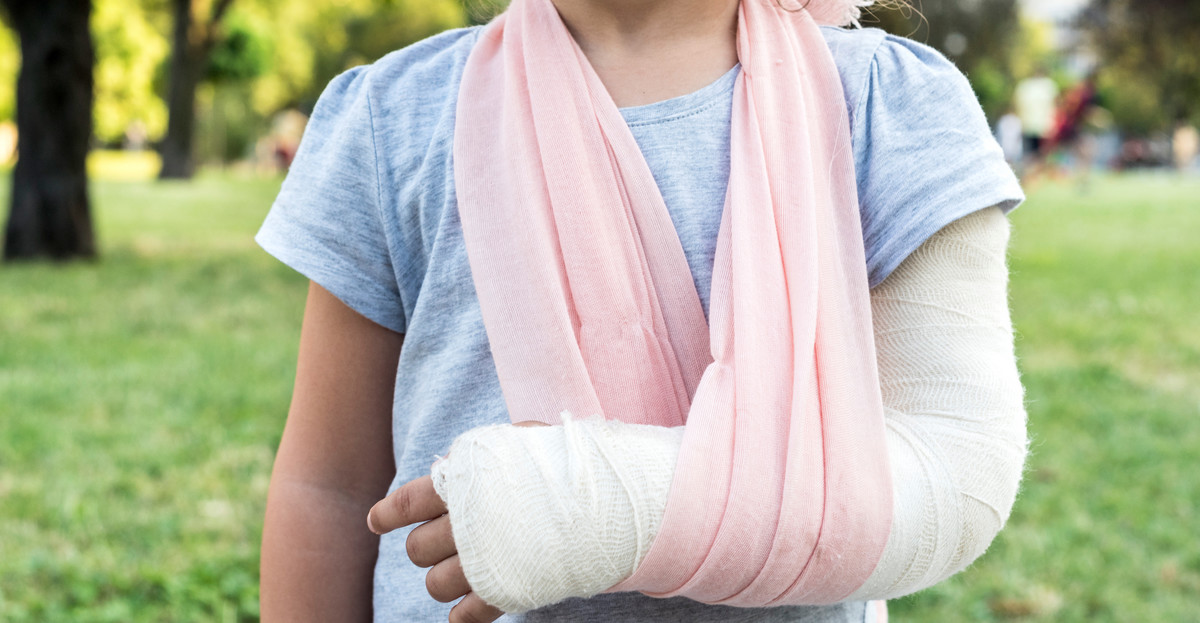 Złamanie ręki u dziecka - rodzaje, objawy, postępowanie, rehabilitacja