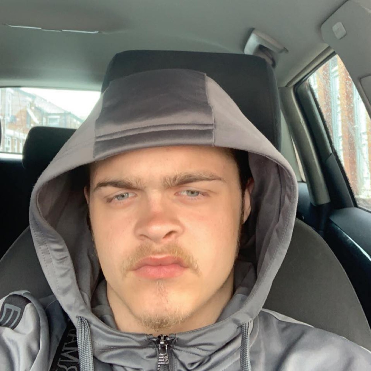 UJAK HEROJ Tinejdžer (18) položio svoj život spašavajući troje dece ...