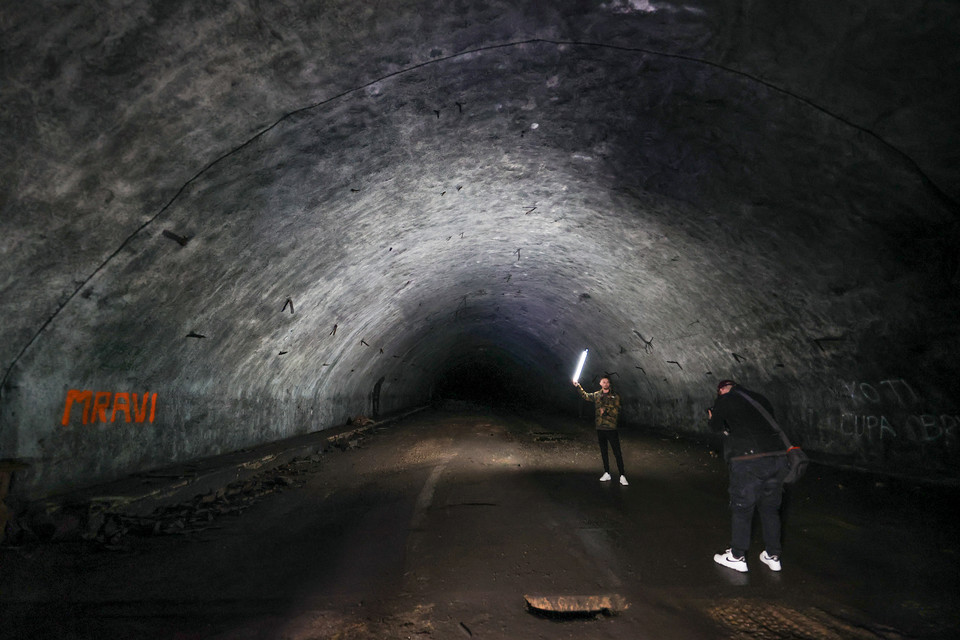 Tajna bałkańska baza lotnicza Zeljava z czasów zimnej wojny w Chorwacji ...