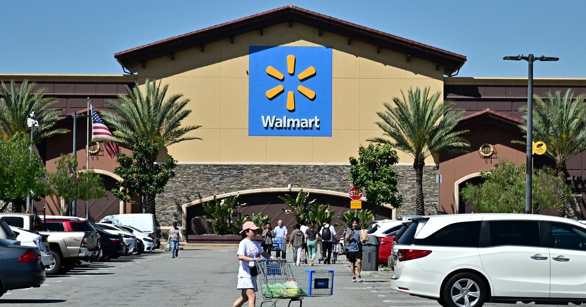 Walmart is once again America's grocery king, but rival Costco is ...