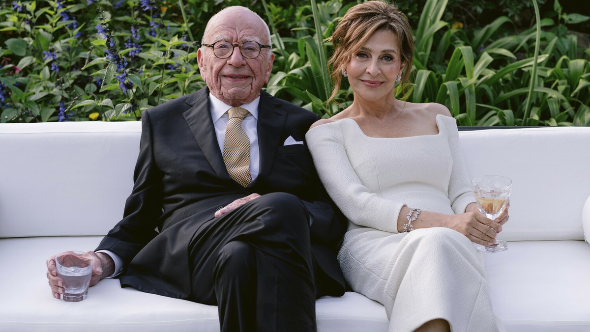 Rupert Murdoch znów zaskoczył. 93-letni miliarder ożenił się po raz ... Rupert Murdoch znów zaskoczył. 93-letni miliarder ożenił się po raz ...