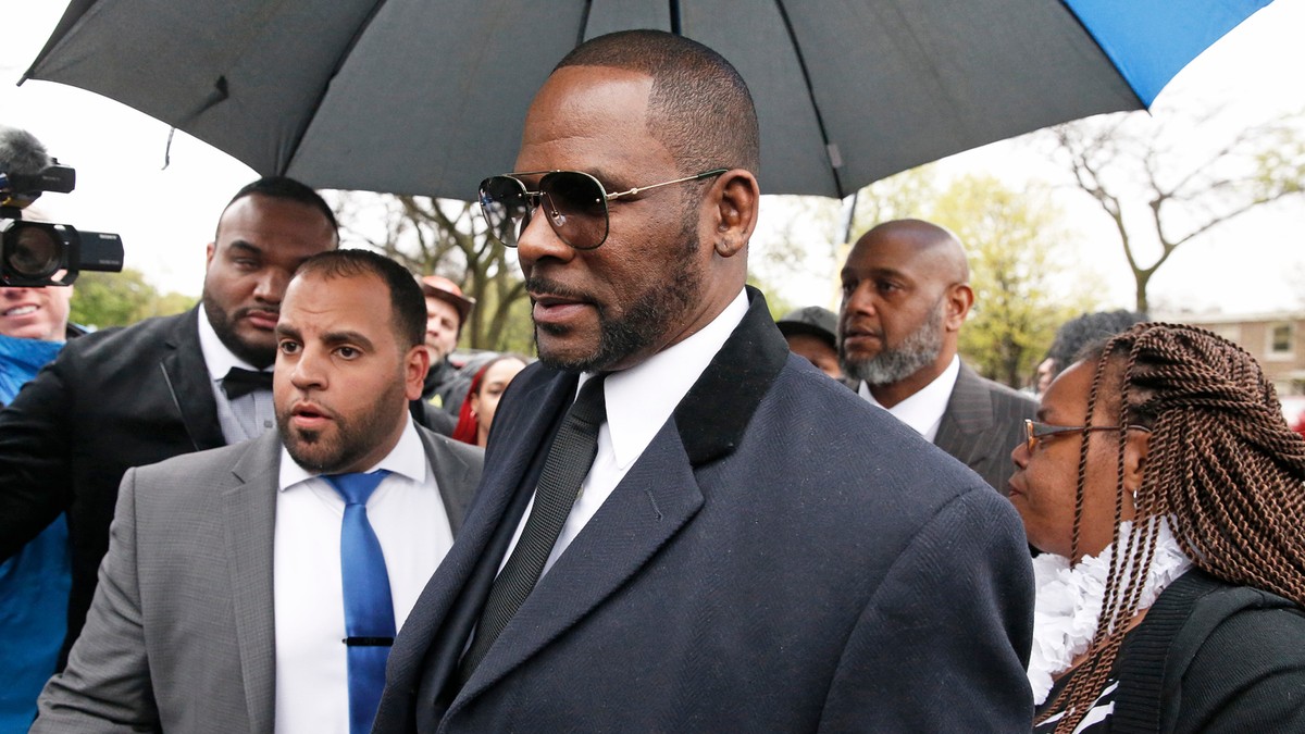 Ajjaj! Nagy bajba került a világhírű rapper: ezzel vádolják R. Kelly-t ...