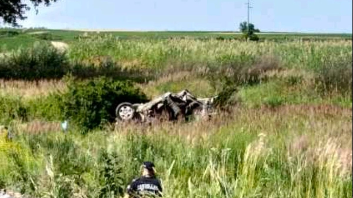 Prve slike sa mesta jezivog sudara voza i auta kod Futoga - Blic