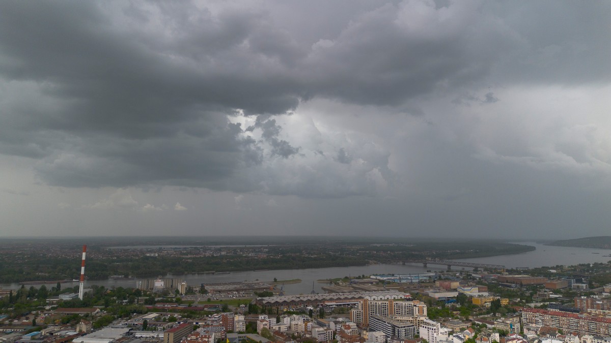 Ovi opasni oblaci, kumulonimbusi, nadvili su se nad Srbijom, meteorolog upozorava: "Pazite se ...