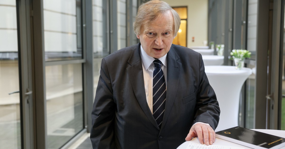 Ten projekt to pułapka na wszystkich. Tak prof. Piotrowski mówi o ...