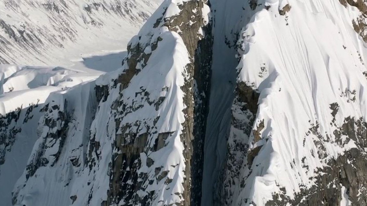 Da li biste se usudili? Pogledajte kako izgleda kolut napred na skijama ...