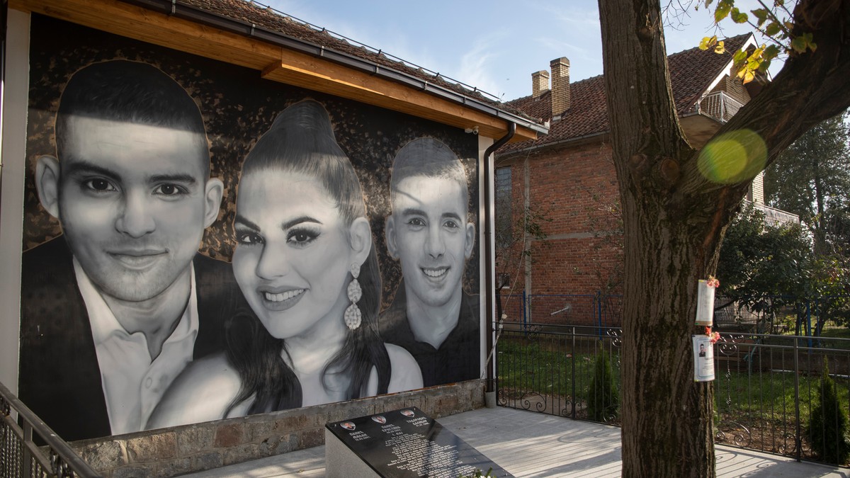 Potresno: Kristina (19) je jutro posle ubistva u "Ribnikaru" napisala sastav posvećen stradaloj ...