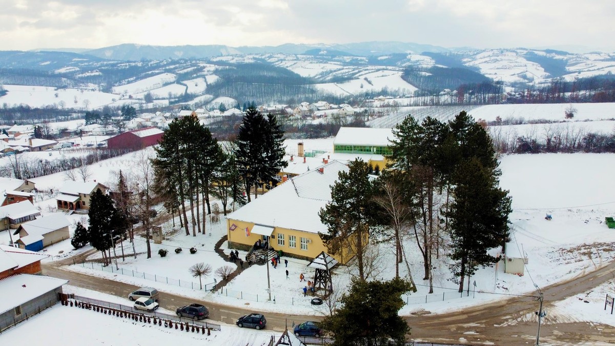Selo u Srbiji gde svaka porodica ima po troje dece - Blic