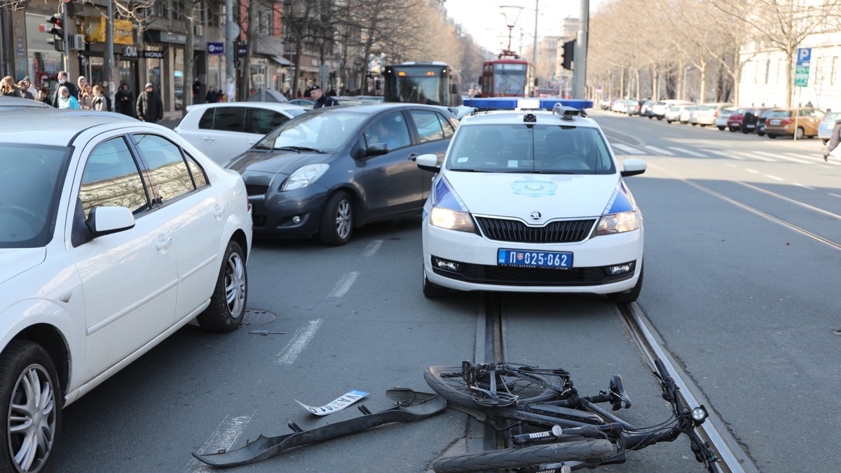 Biciklista poginuo u Svilajncu: Udario ga vozač automobila, pa pobegao ...