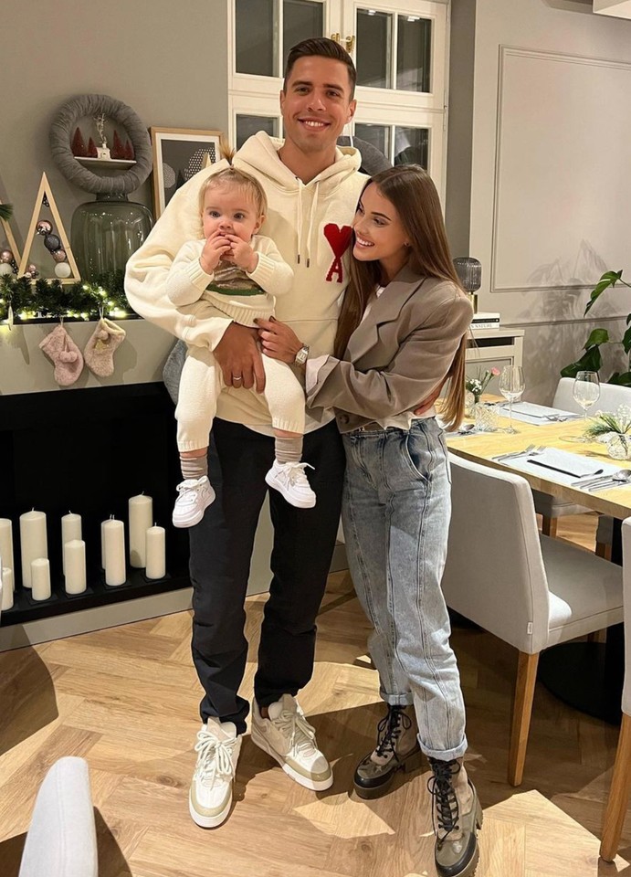 Dziewczyna Milika zachwyca figurą, a partnerka Kiwiora twerkuje ...