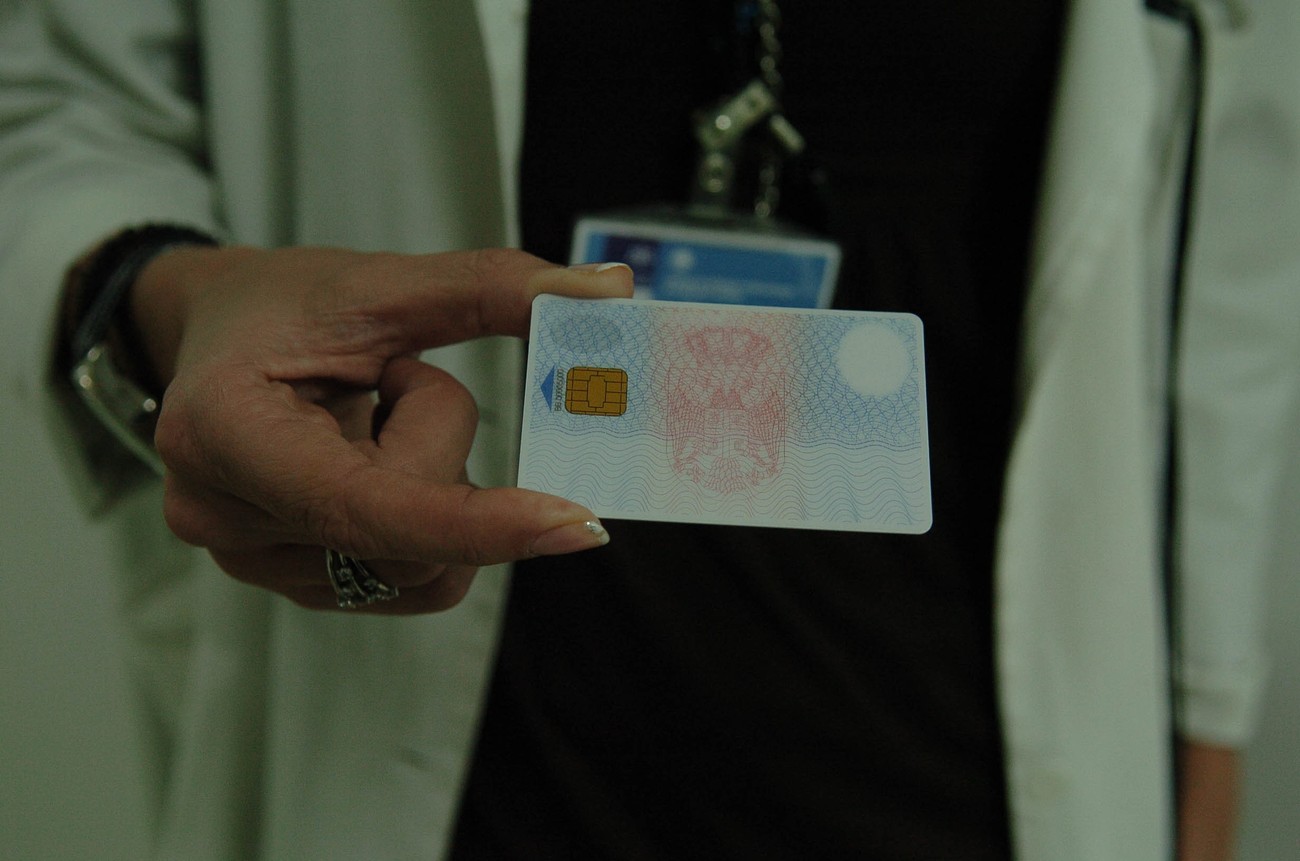 Elektronski potpisi za građane sa novom ličnom kartom - Blic