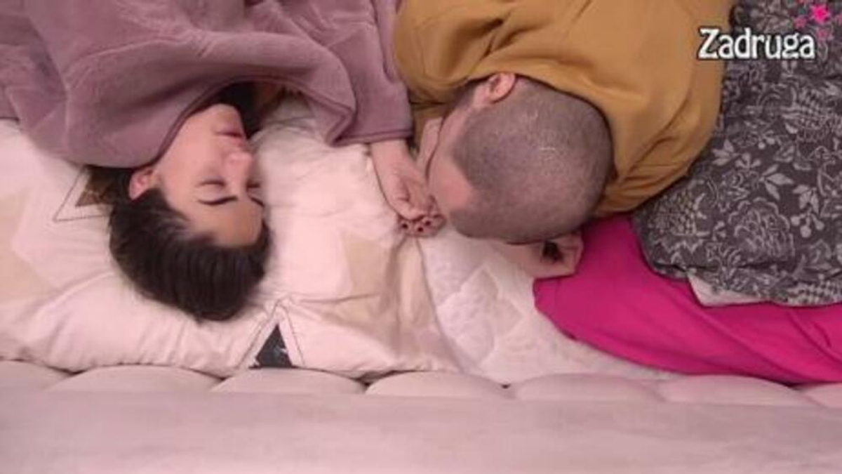 Zvezdan se uvukao Anđeli u krevet - Blic