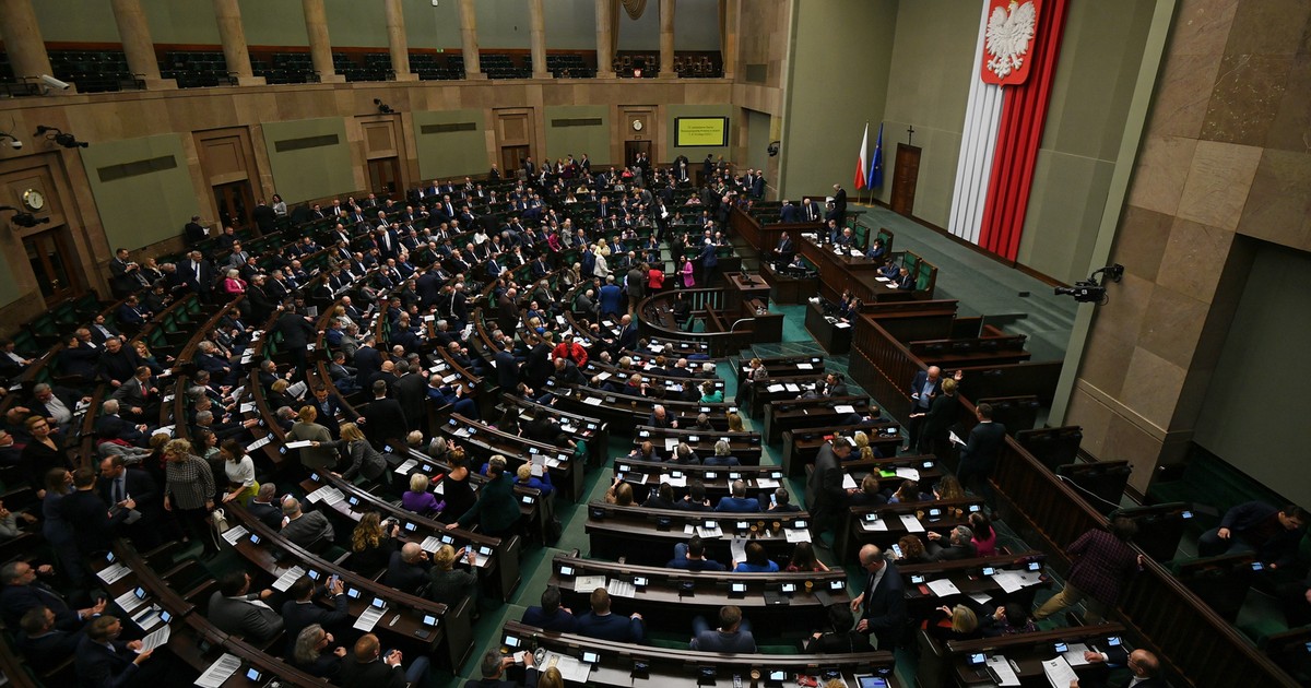 Sejm rozpoczął posiedzenie. Zaczęło się od minuty ciszy - Wiadomości