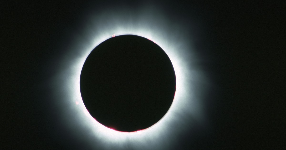 Szombaton sötétségbe borul a világ: érkezik 100 év legnagyobb ...