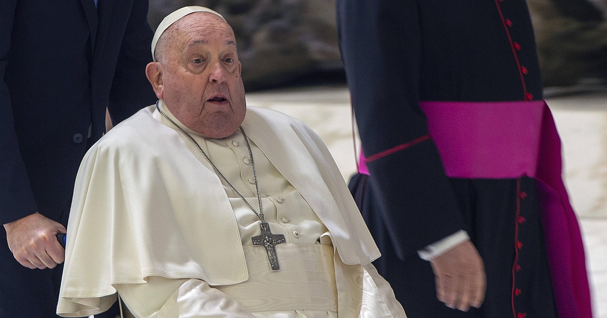 Papież Franciszek pozostaje w szpitalu. Nowe informacje - Wiadomości