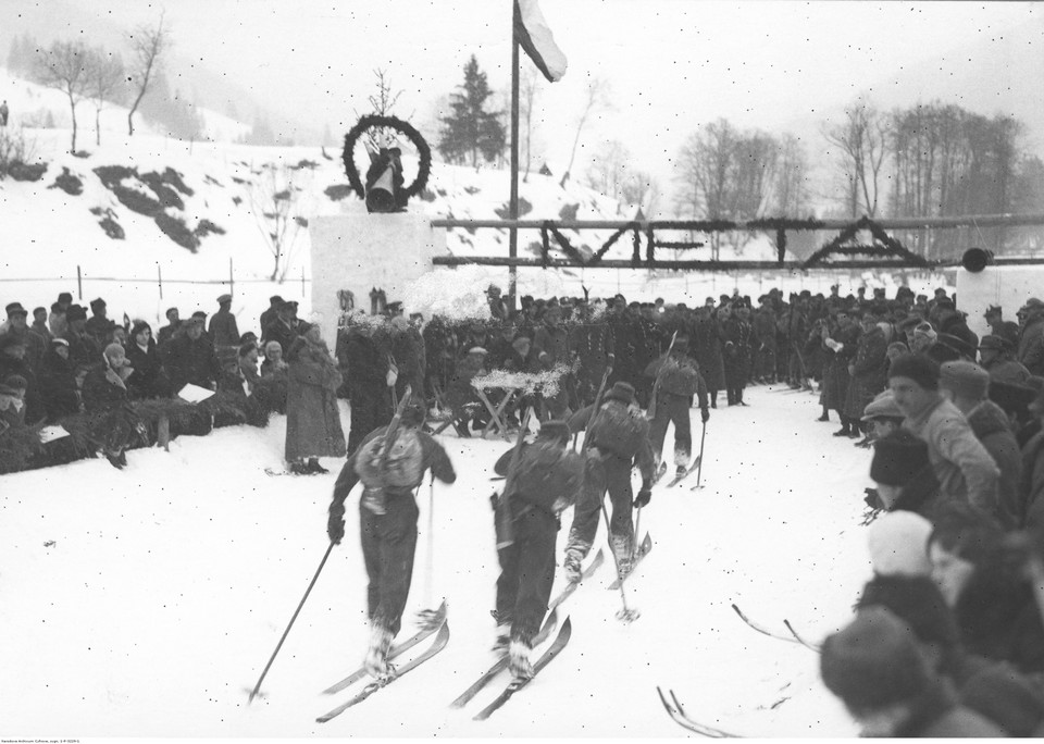 Worochta (Ukraina). "Narty, dancing, brydż" - tak się bawiono na ...
