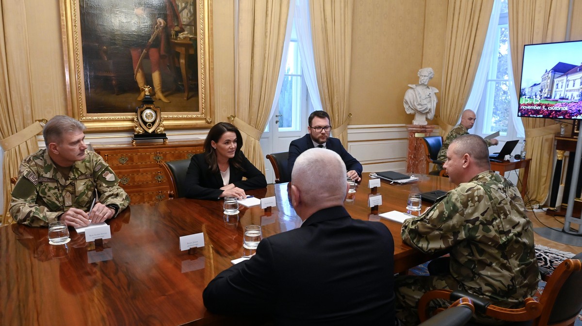 Novák Katalin bekérette a Honvédség főparancsnokát - Blikk