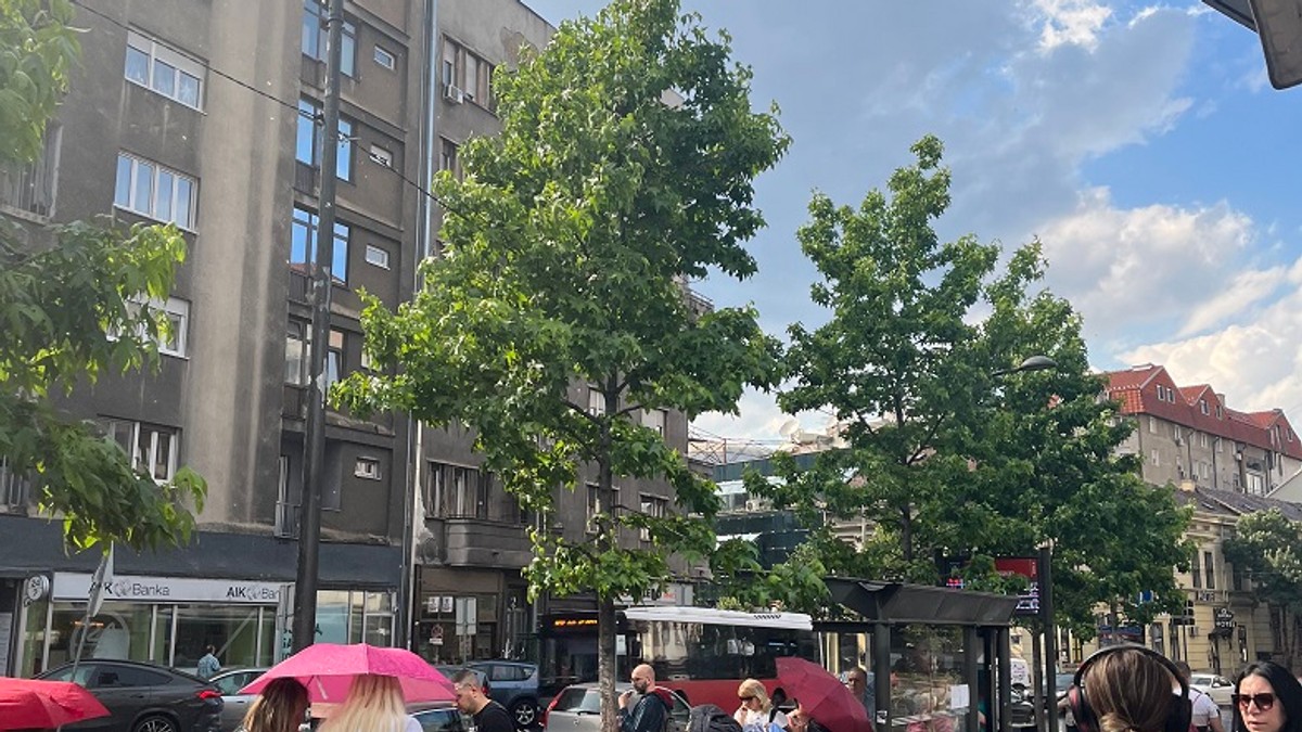 Pljusak se sručio na Beograd: Građani našli kreativno rešenje da se ...