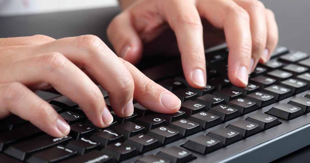 How to change your keyboard language on a Windows 10 computer and type ...