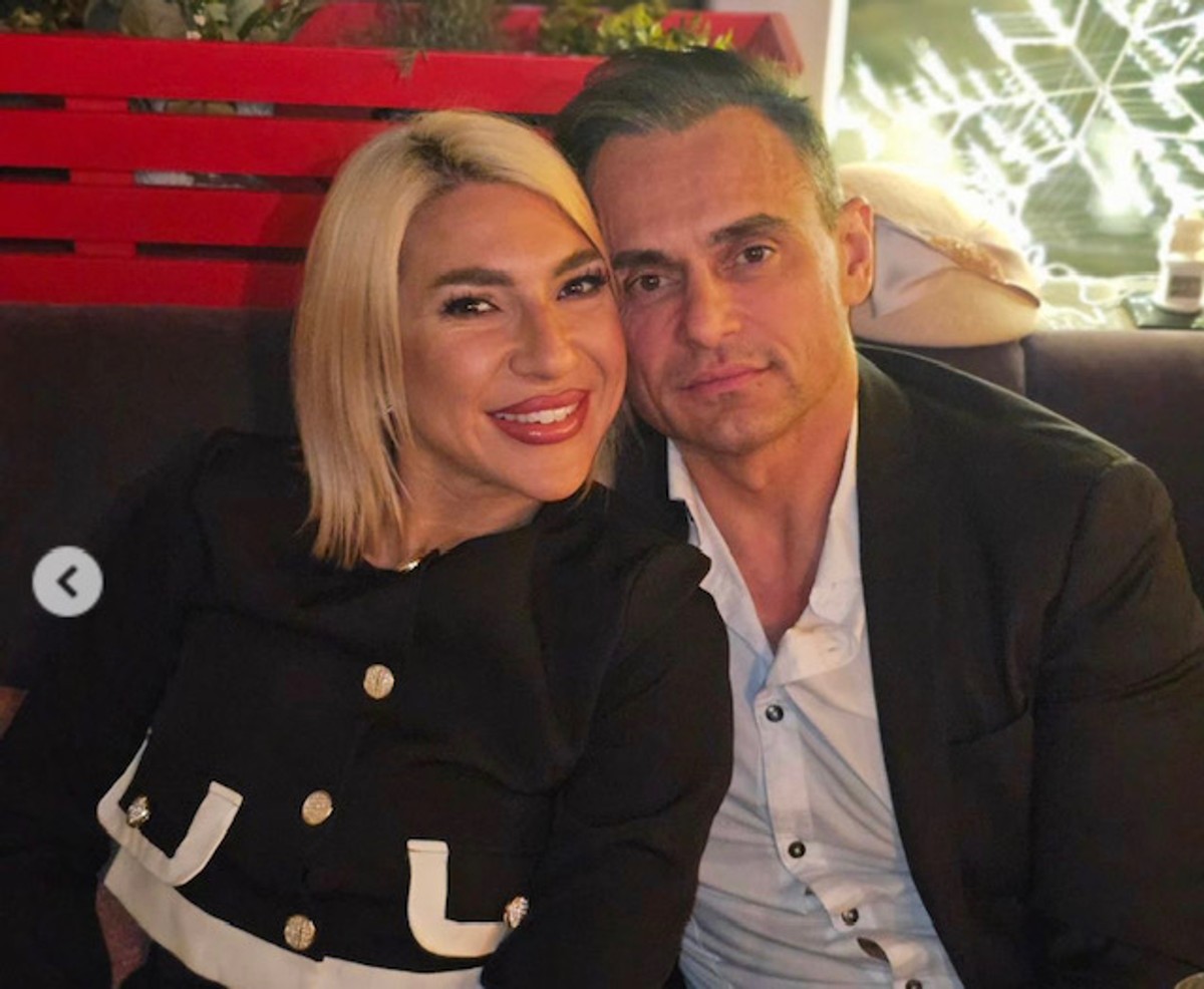 Jovanu Jeremić dečko uhvatio oko struka i ljubi je: Voditeljka objavila ...