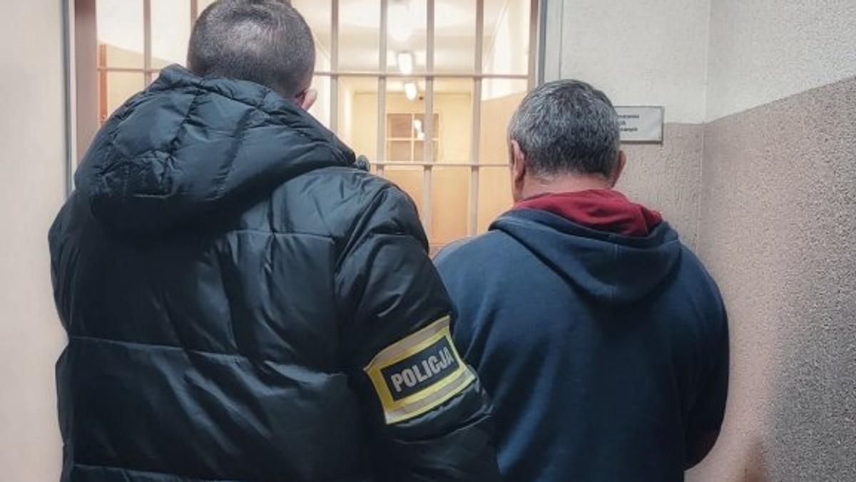 Pijany kierowca jechał całą szerokością drogi. W kabinie trzymał puste ... Pijany kierowca jechał całą szerokością drogi. W kabinie trzymał puste ...