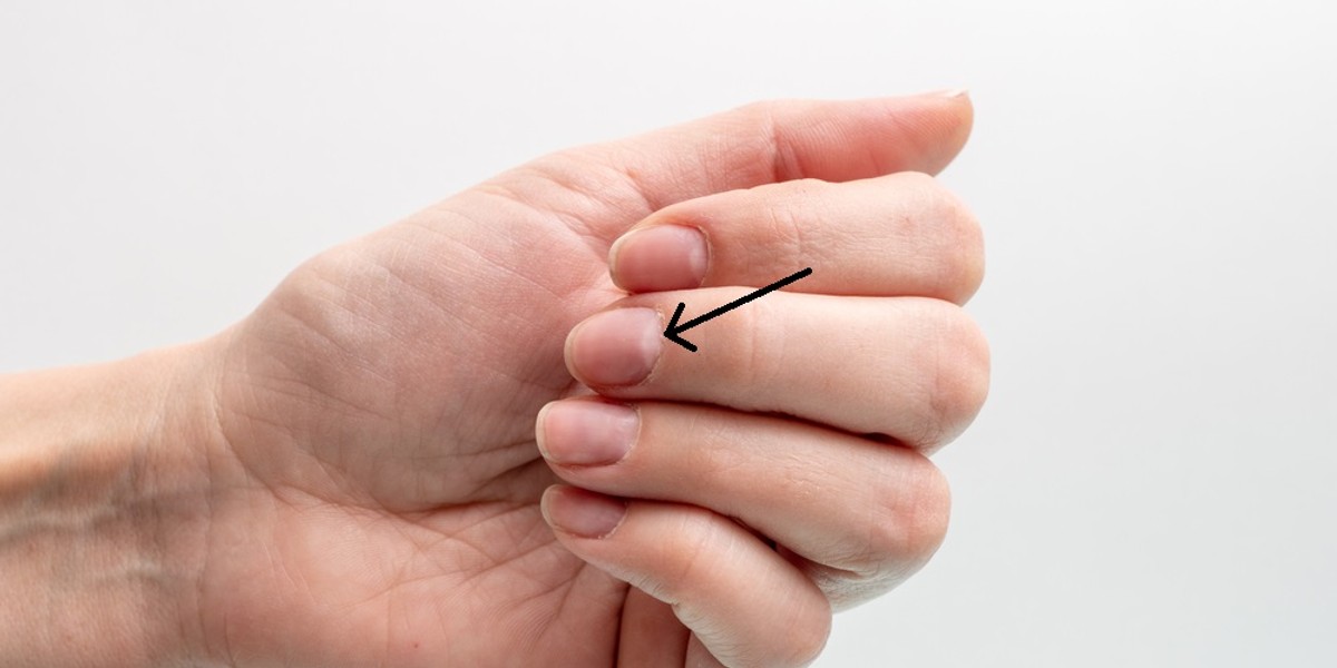 Lunula lub obłączek - biała część paznokcia - Uroda