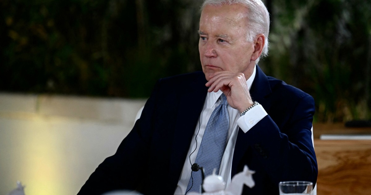 Lekarze mówili, że jest zdrowy, ale to nieprawda. Biden ma masę ...