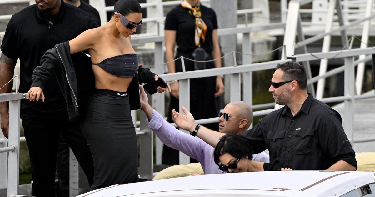 Bill Gates and Kylie Jenner's private jets among those flooding into ...