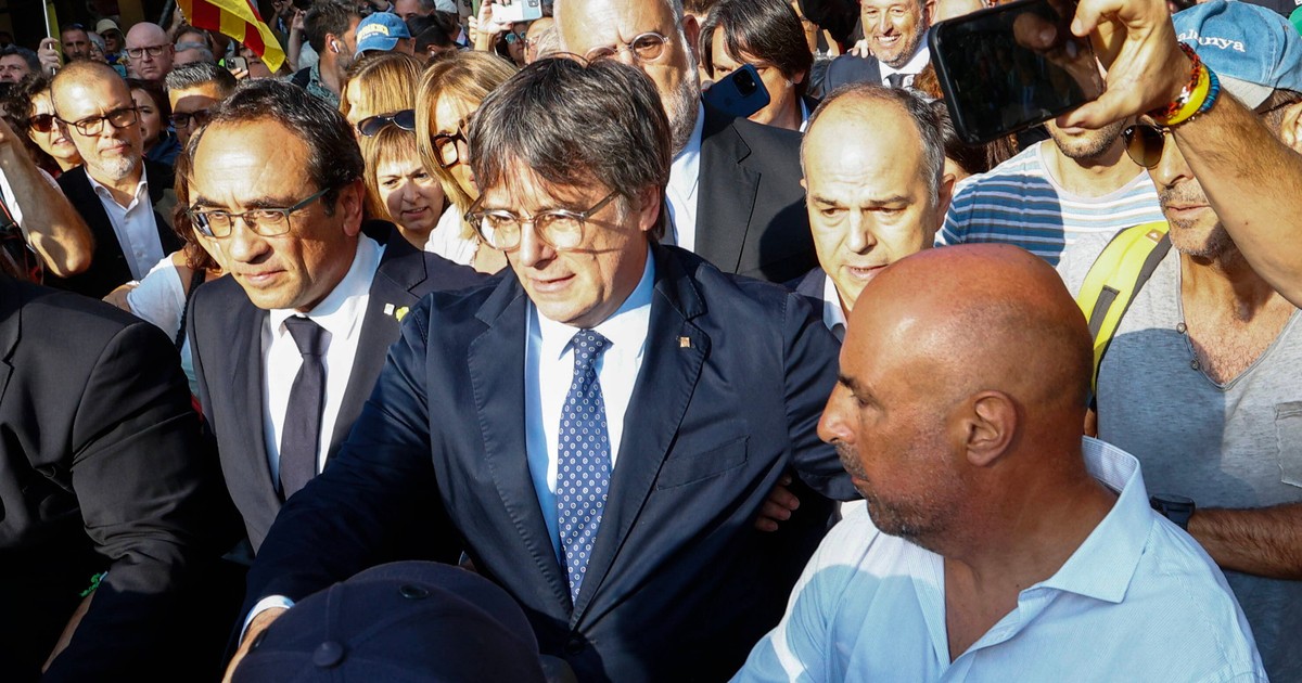 Lider katalońskich separatystów zniknął i ośmieszył hiszpańską policję ...