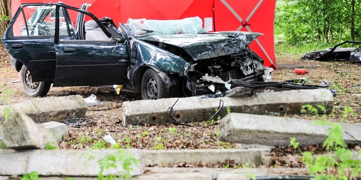 Tragiczny wypadek, nie żyje trzech nastolatków. Sprawę bada policja ... Tragiczny wypadek, nie żyje trzech nastolatków. Sprawę bada policja ...