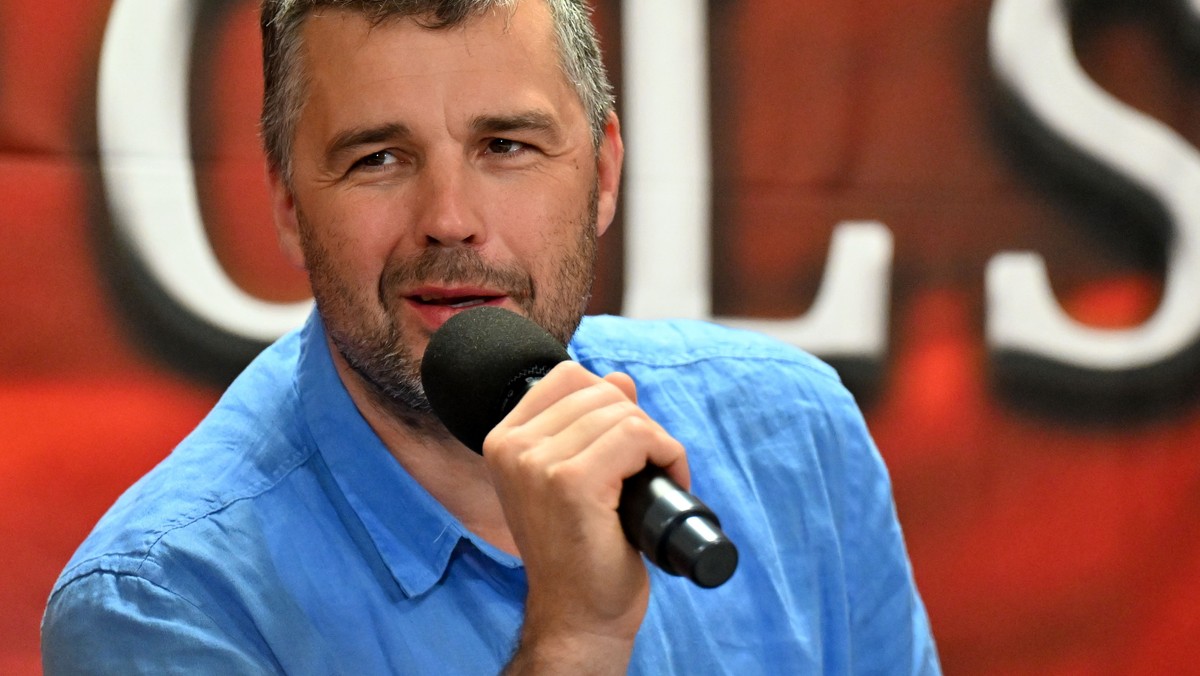 Michał Rachoń z TV Republika chwali się przelewem. Wskazuje, skąd są ...