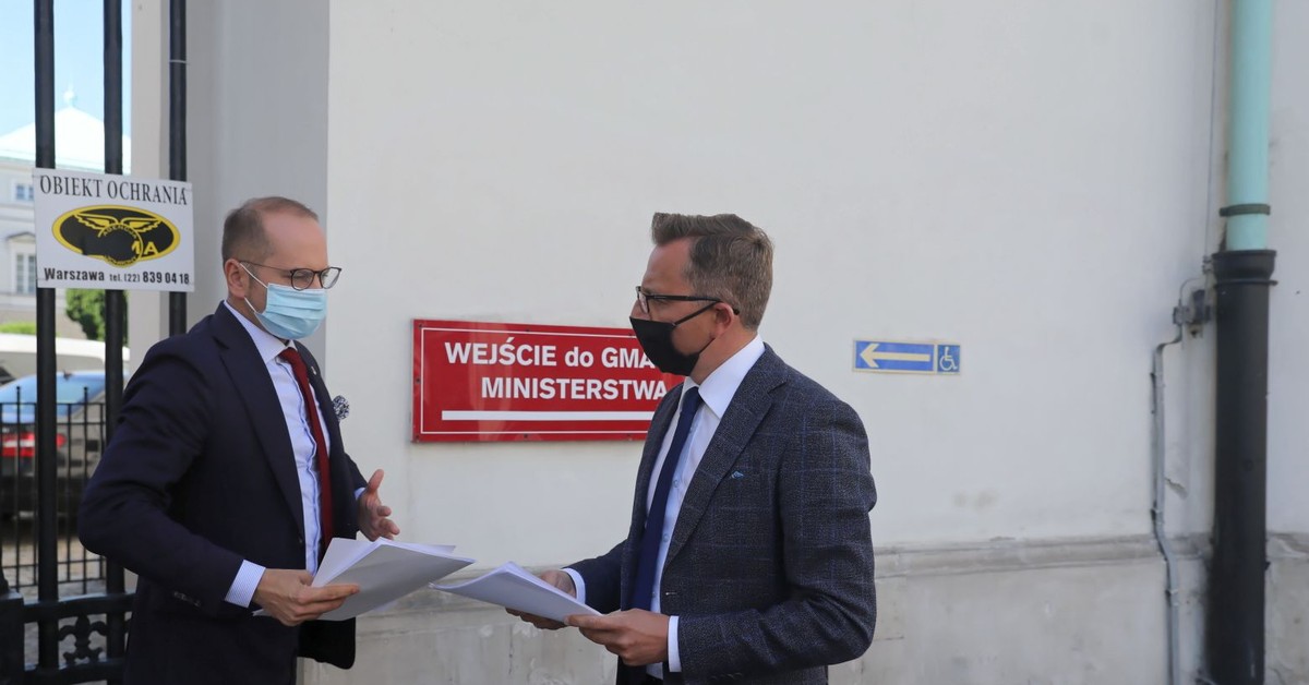 Grube miliony złotych. Posłowie KO wyliczyli manko po rządach ...