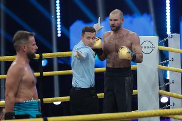 Egy ponton múlt Szecsei Valter és Danny Blue meccse a Sztárboxban - Blikk