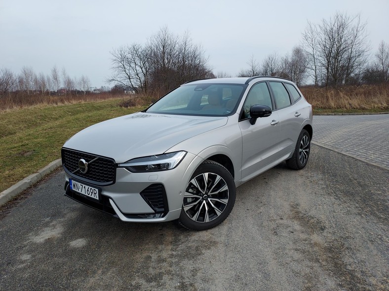Volvo XC60 B4. Popularny SUV z miękką hybrydą. Komu może się spodobać? Test