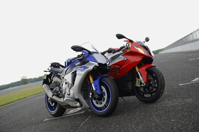 BMW S 1000RR vs Yamaha YZF-R1: Starcie tytanów