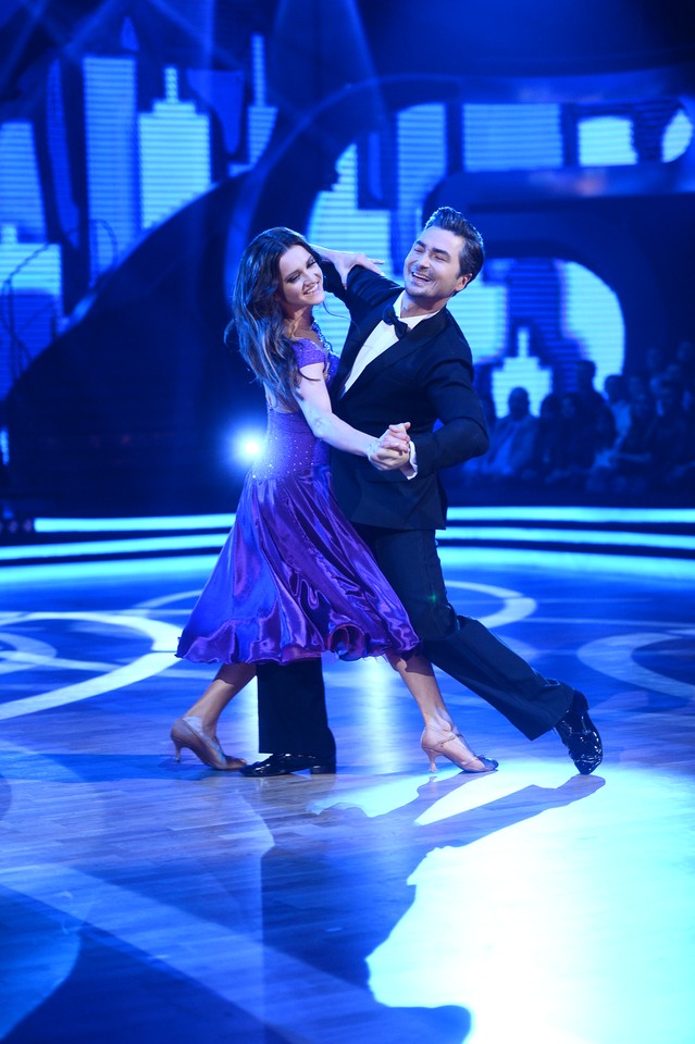 Taniec z gwiazdami. Joanna Mazur jak księżniczka. Hitem - cekinowe ...