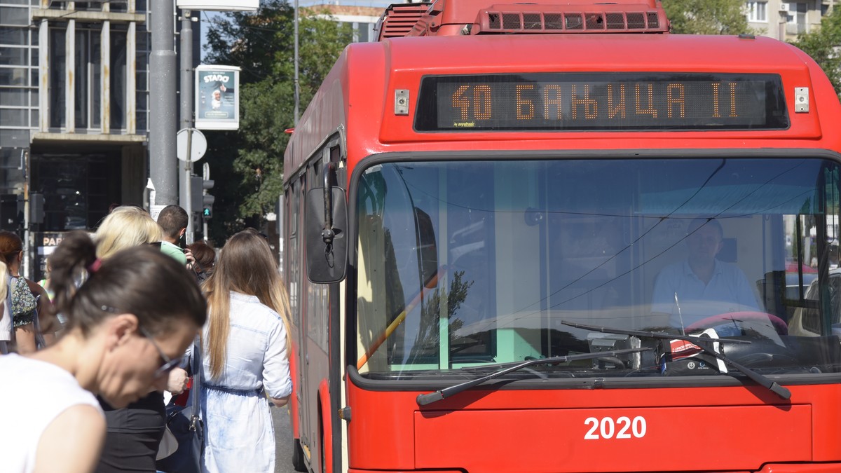 Trudnica iz Beograda doživela neprijatnost pa zagrmela: Ne ustajte starijima ako ne nose štap - Blic