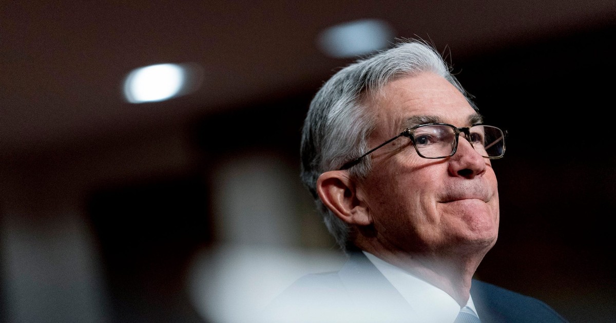 US stocks fall after extended rally as investors look to Fed minutes ...