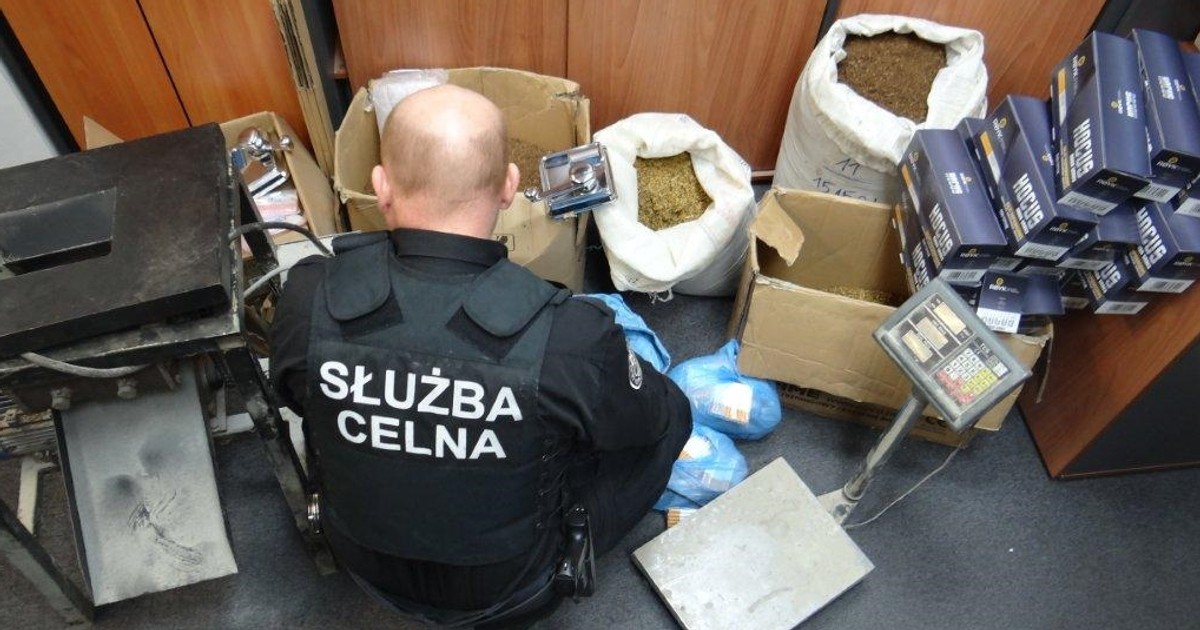 Ile zarabia celnik? Krajowa Administracja Skarbowa rekrutuje