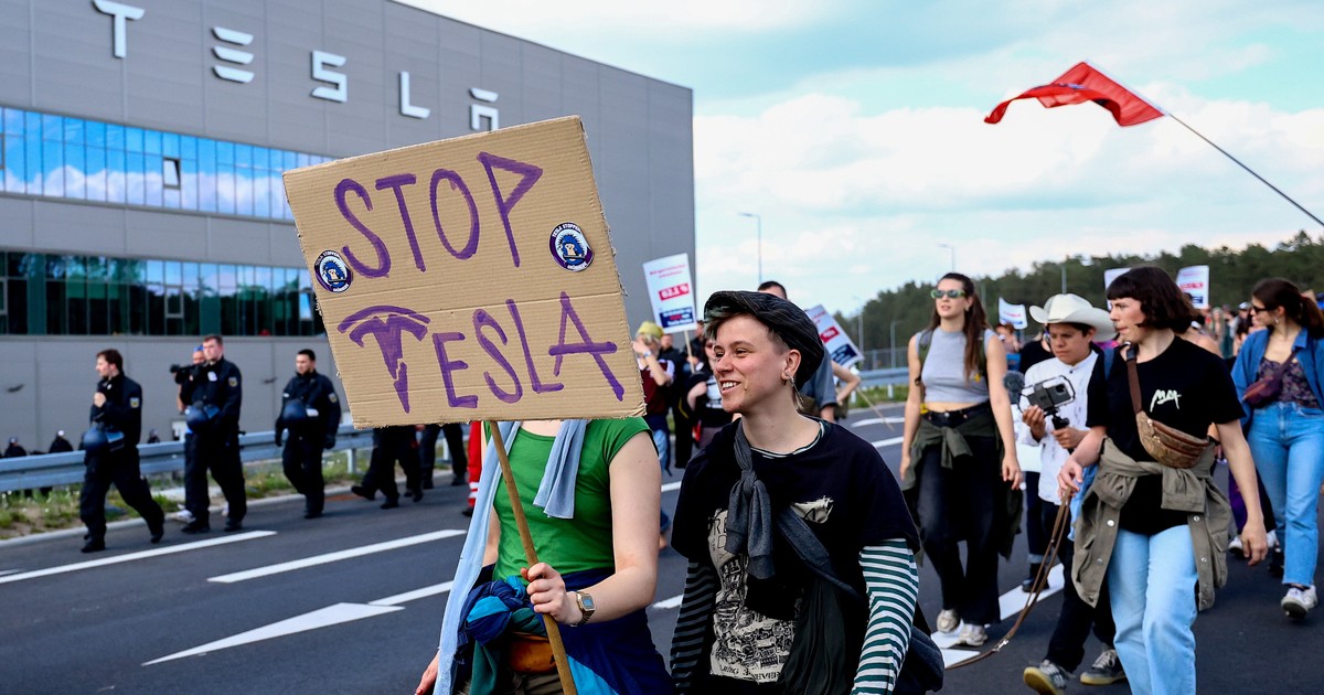 Elon Musk nie ma lekko. Kolejny protest przeciw rozbudowie fabryki ...