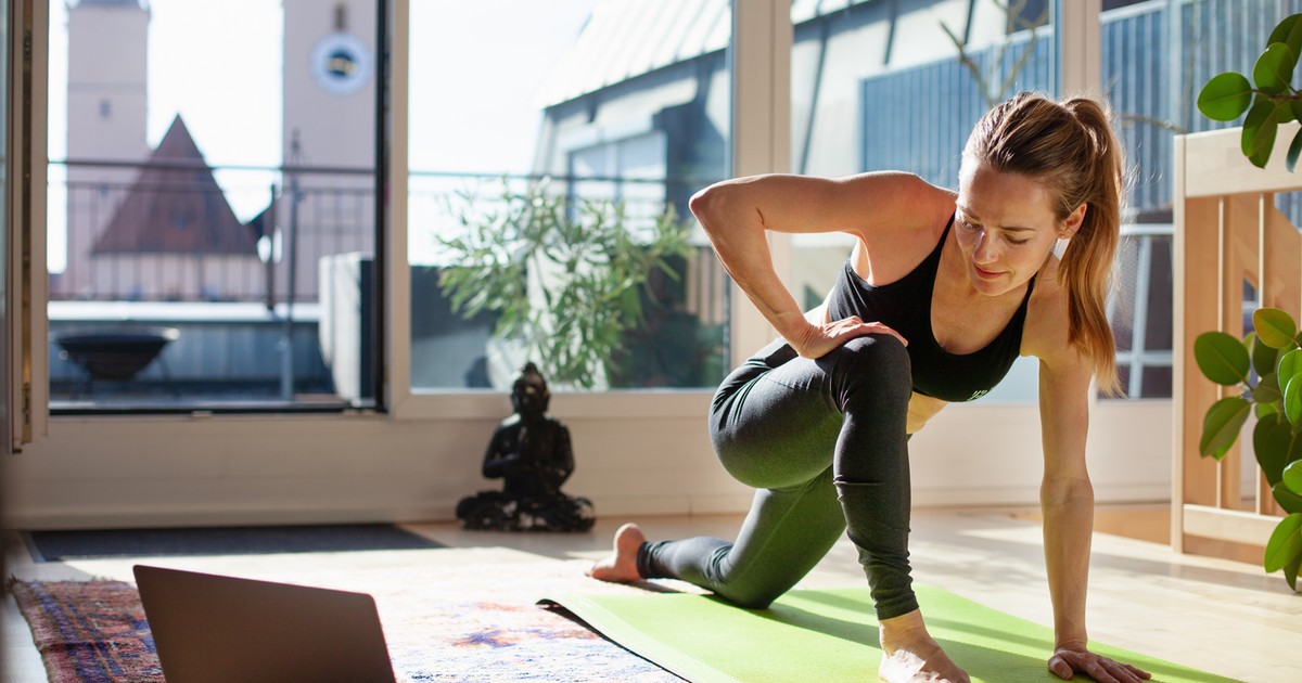 Szuper otthoni torna, ha nincs időd edzőterembe menni - videó - Kiskegyed