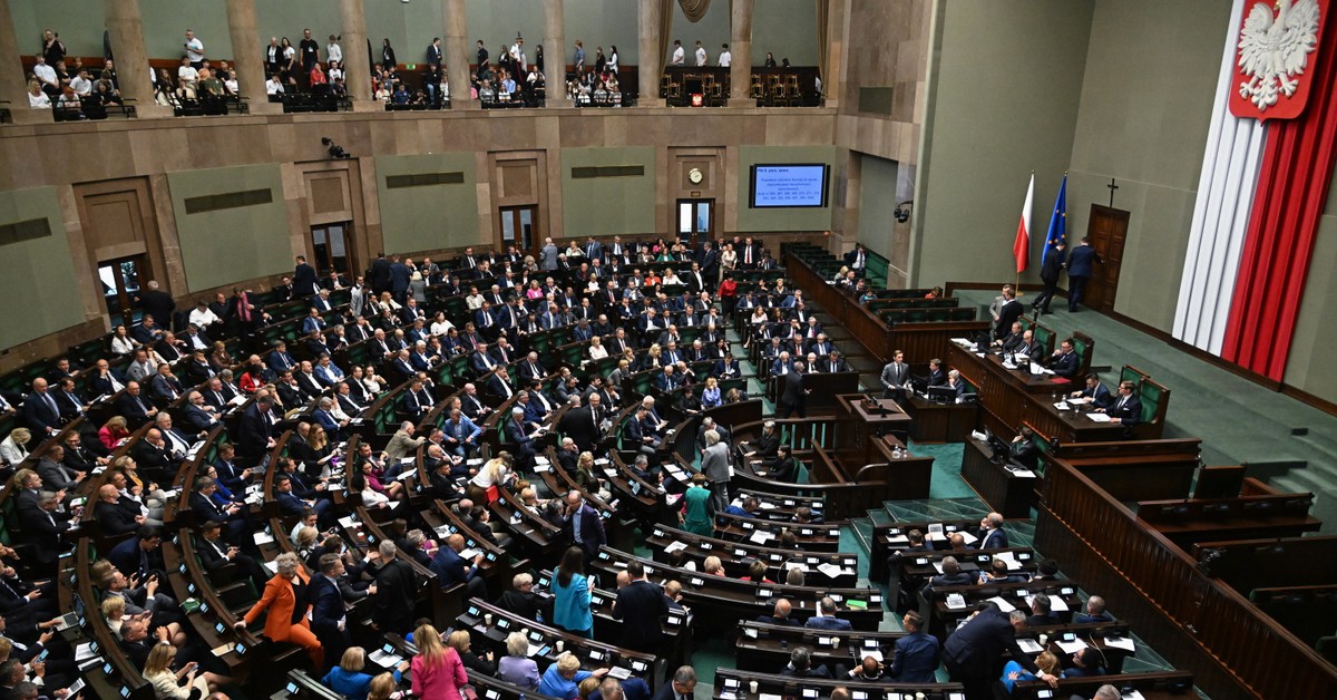 Chrobak chce zdjęcia klauzuli "zastrzeżone" z uzasadnienia wniosku o ...