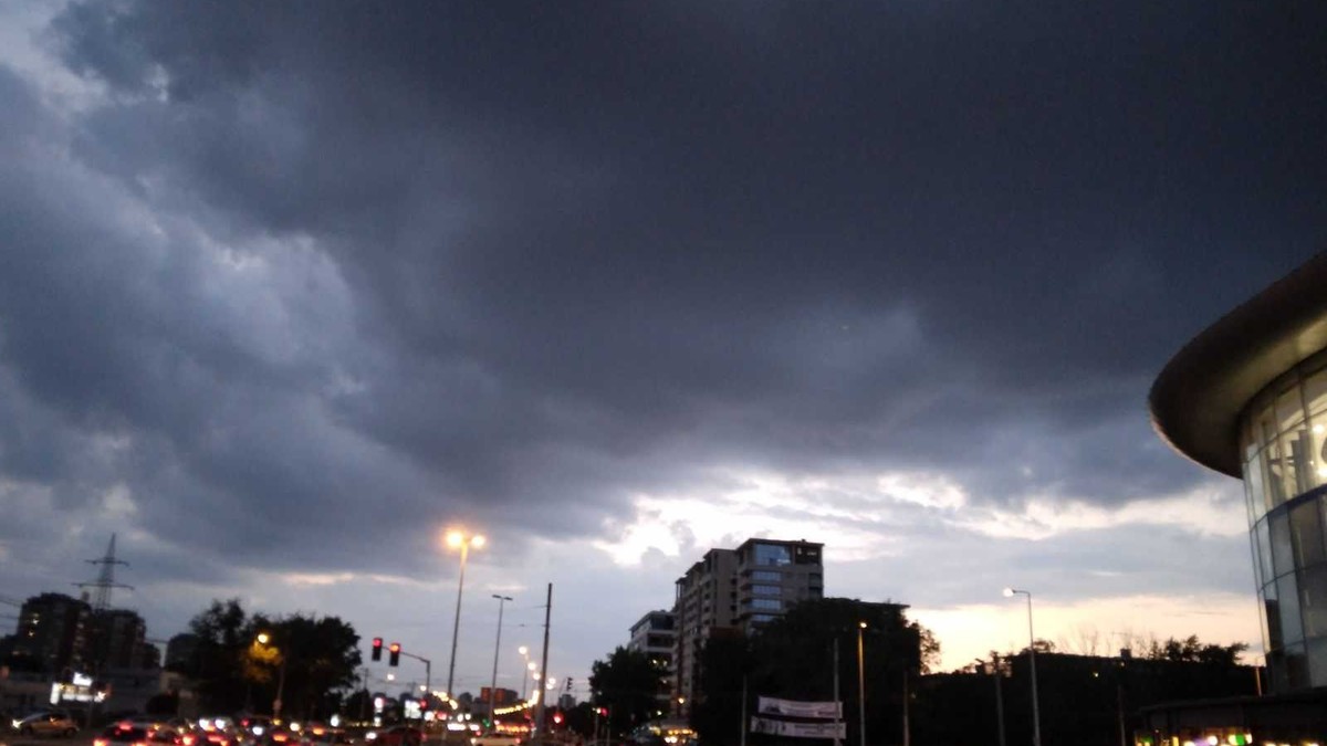 Nevreme u Aranđelovcu: Pada grad, RHMZ upozorio građane da budu oprezni ...