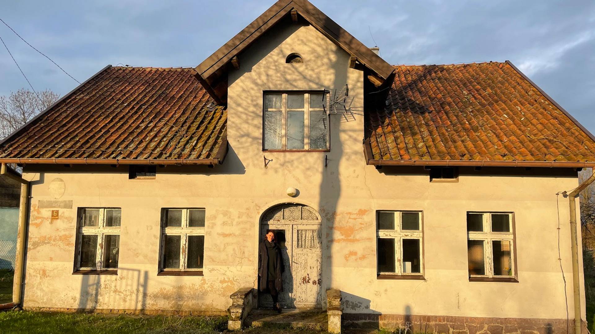 Ruinersi z Polski zmieniają starą szkołę w dom. "To była okazja" - Noizz