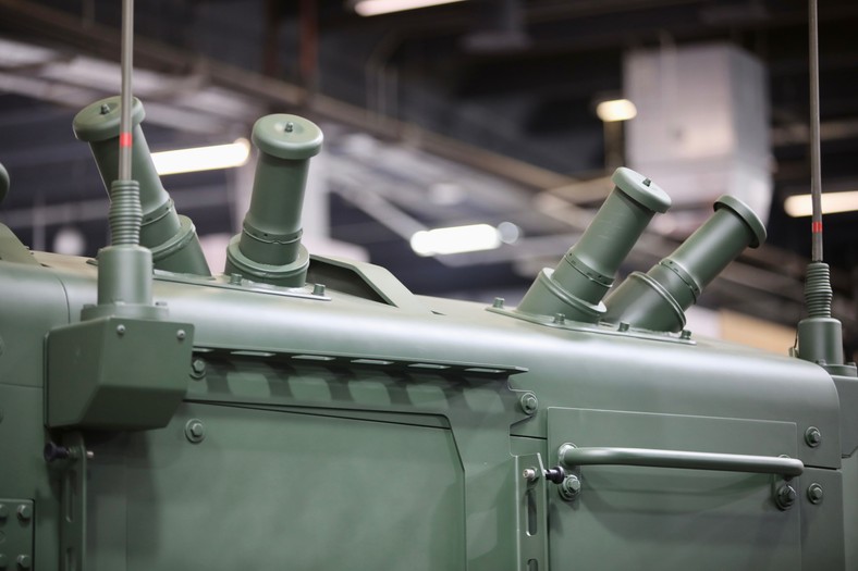 WARAN z Sanoka dla wojsk rakietowych i artylerii. Oto pancerny wóz PGZ ...