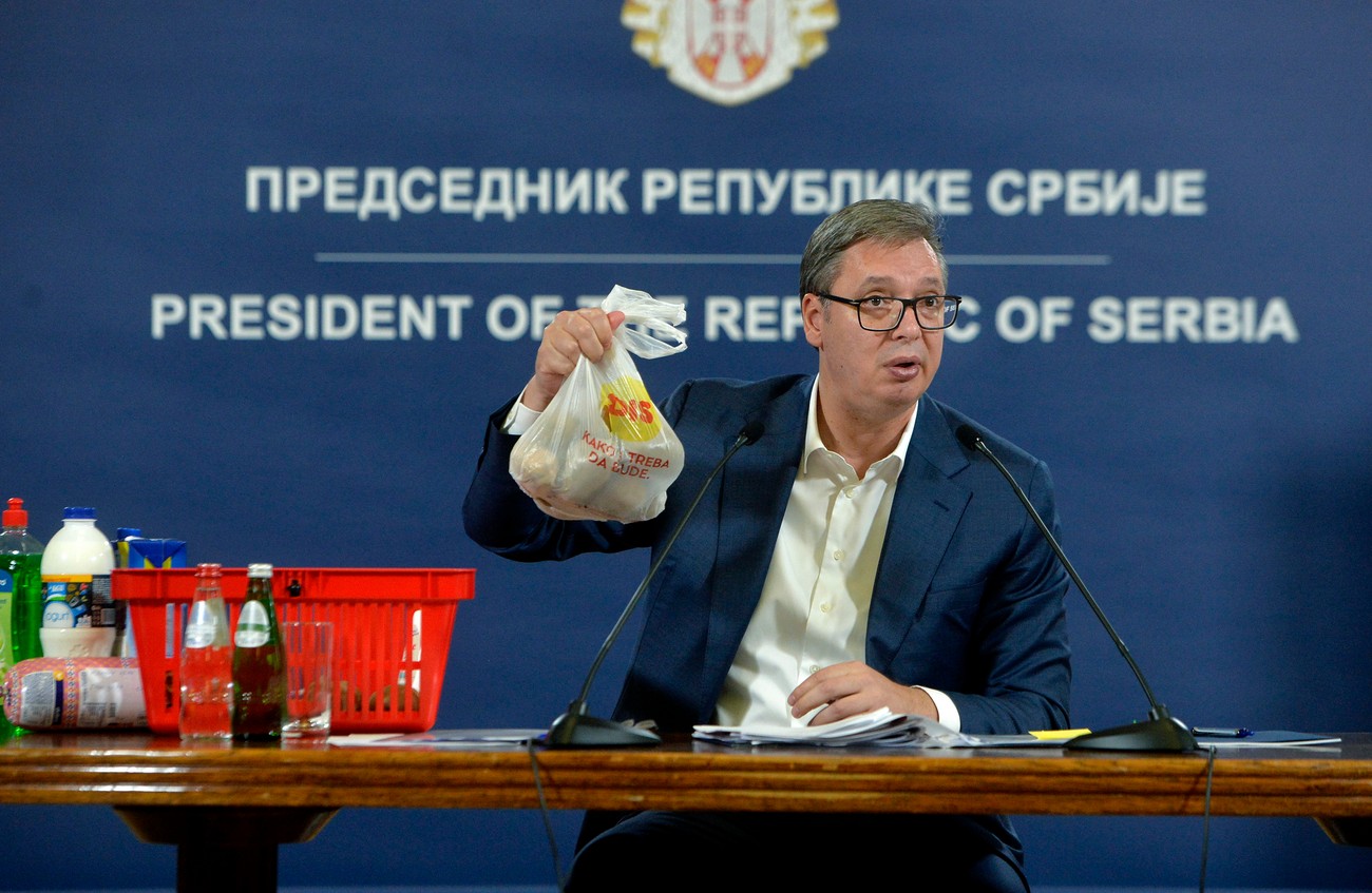 Vučić: "Ješćemo parizer u sredu zajedno"