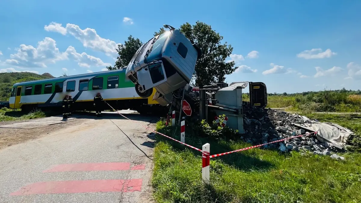 ITD. Szynobus gruchnął w ciężarówkę. Makabryczny wypadek koło Płońska