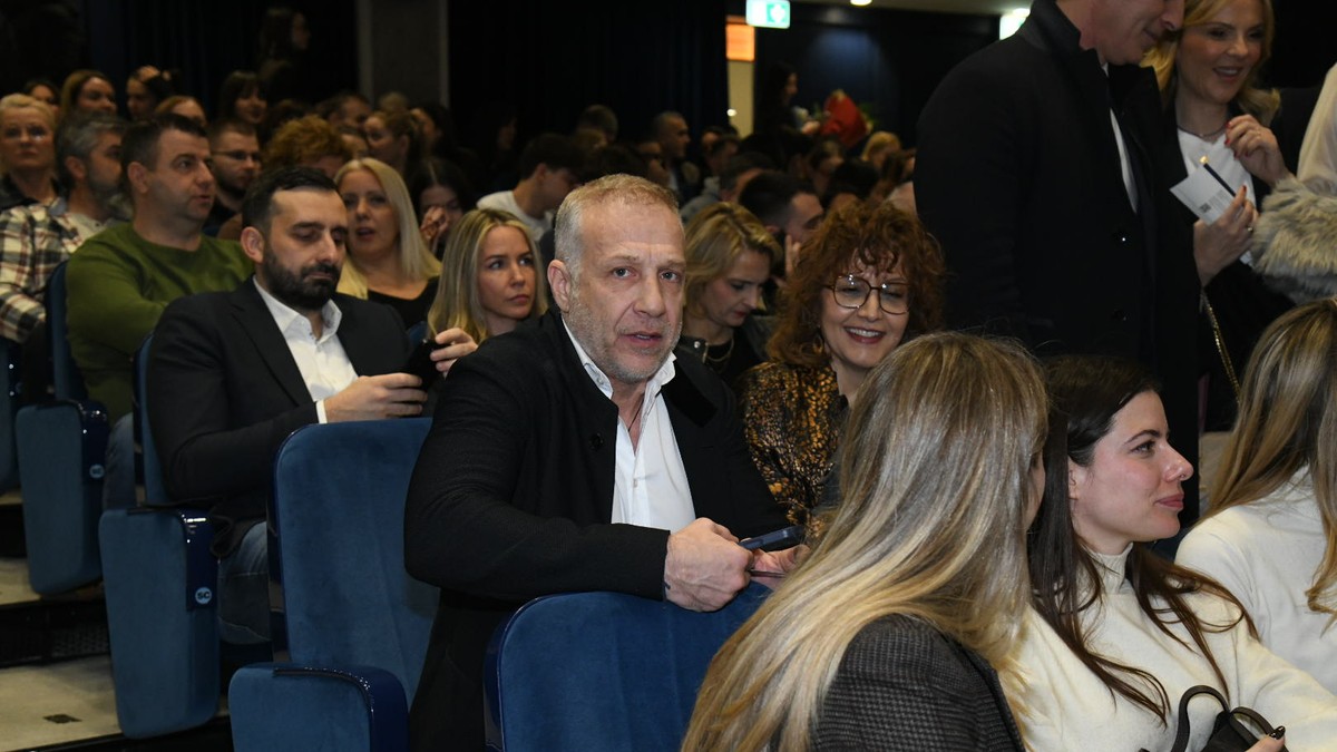 Milan Kalinić, Bjelin sin i Predrag Danilović u prvim redovima na ...